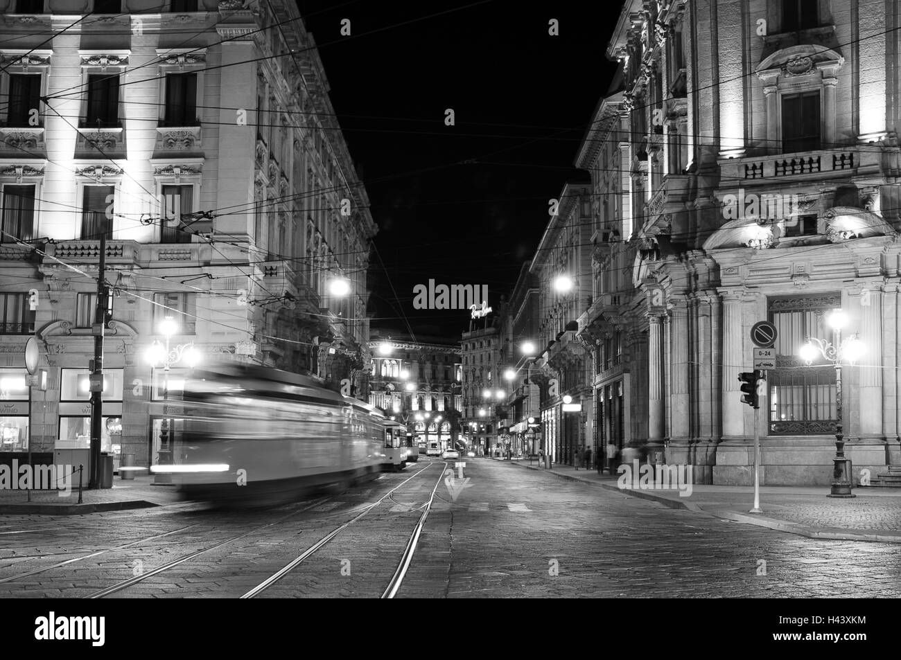 Italy milan street scene hi-res stock photography and images - Alamy
