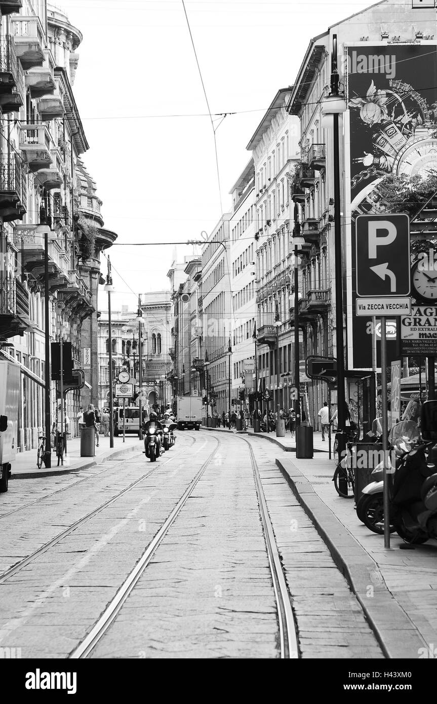 Italy milan street scene hi-res stock photography and images - Alamy