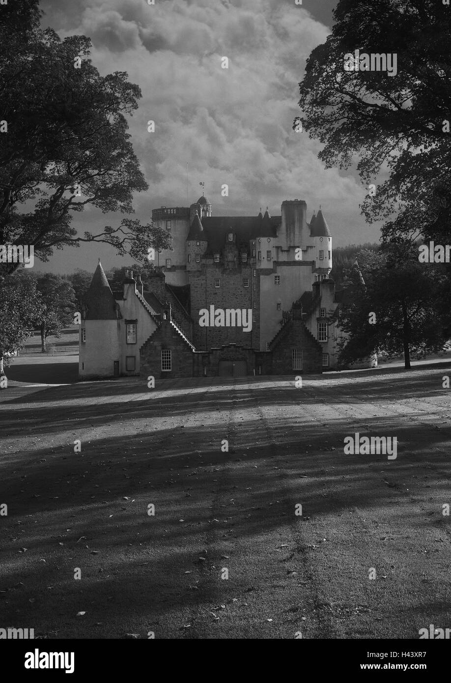 Great Britain, Scotland, Grampian, Fraser Castle, cloud sky, sombre ...
