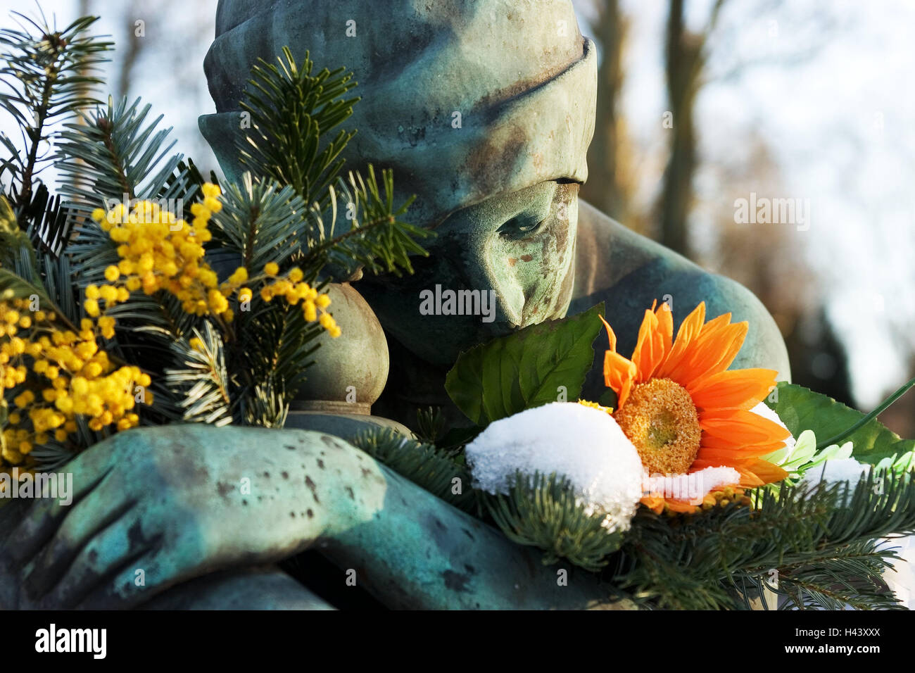 Cemetery, tomb figure, floral decoration, winter, gravestone, tomb ...