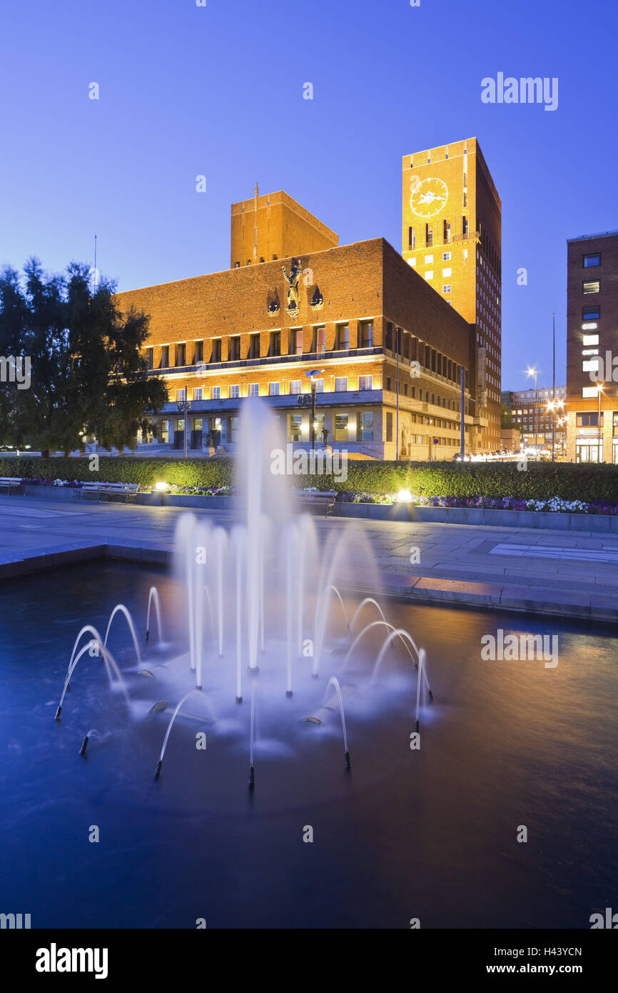 Norway oslo city hall fountain hi-res stock photography and images - Alamy