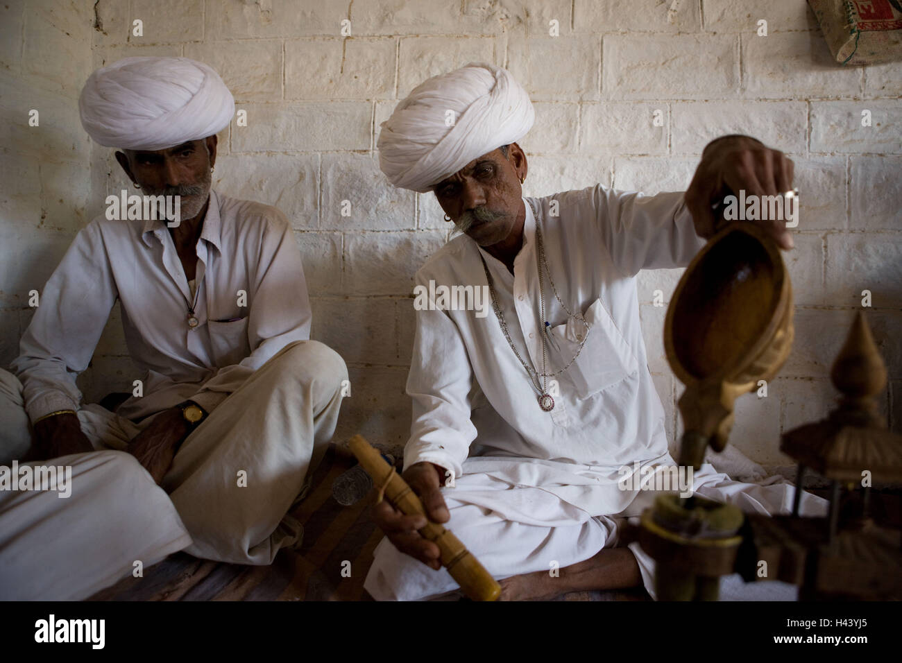 India, Rajasthan, Luni, fort Chanwa, welcoming ritual, men, pour, opium ...