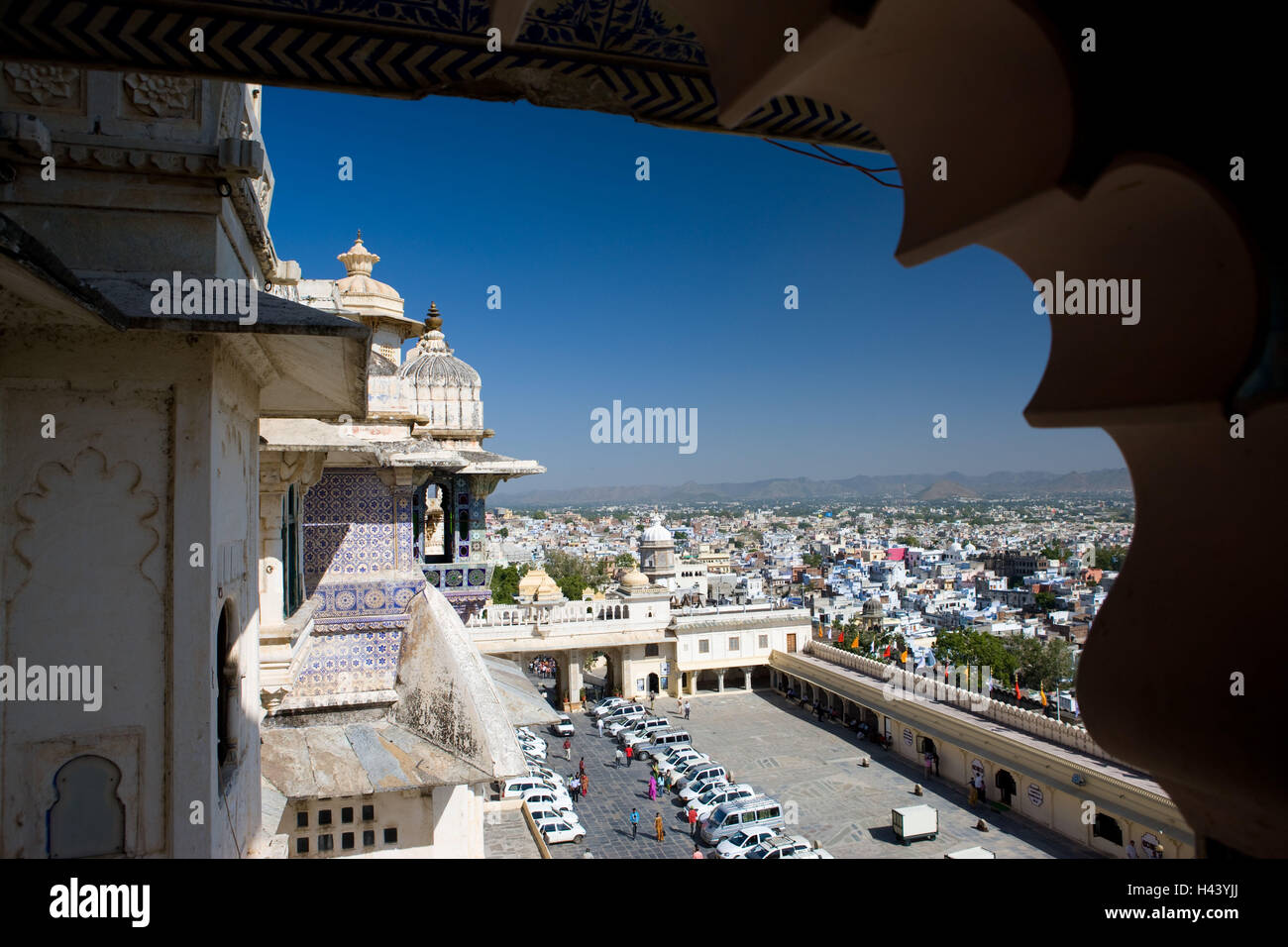 India, Rajasthan, Udaipur, town palace, window, view, town view Stock ...