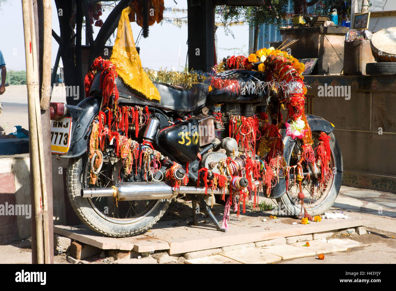 Motorcycle flowers hi-res stock photography and images - Alamy