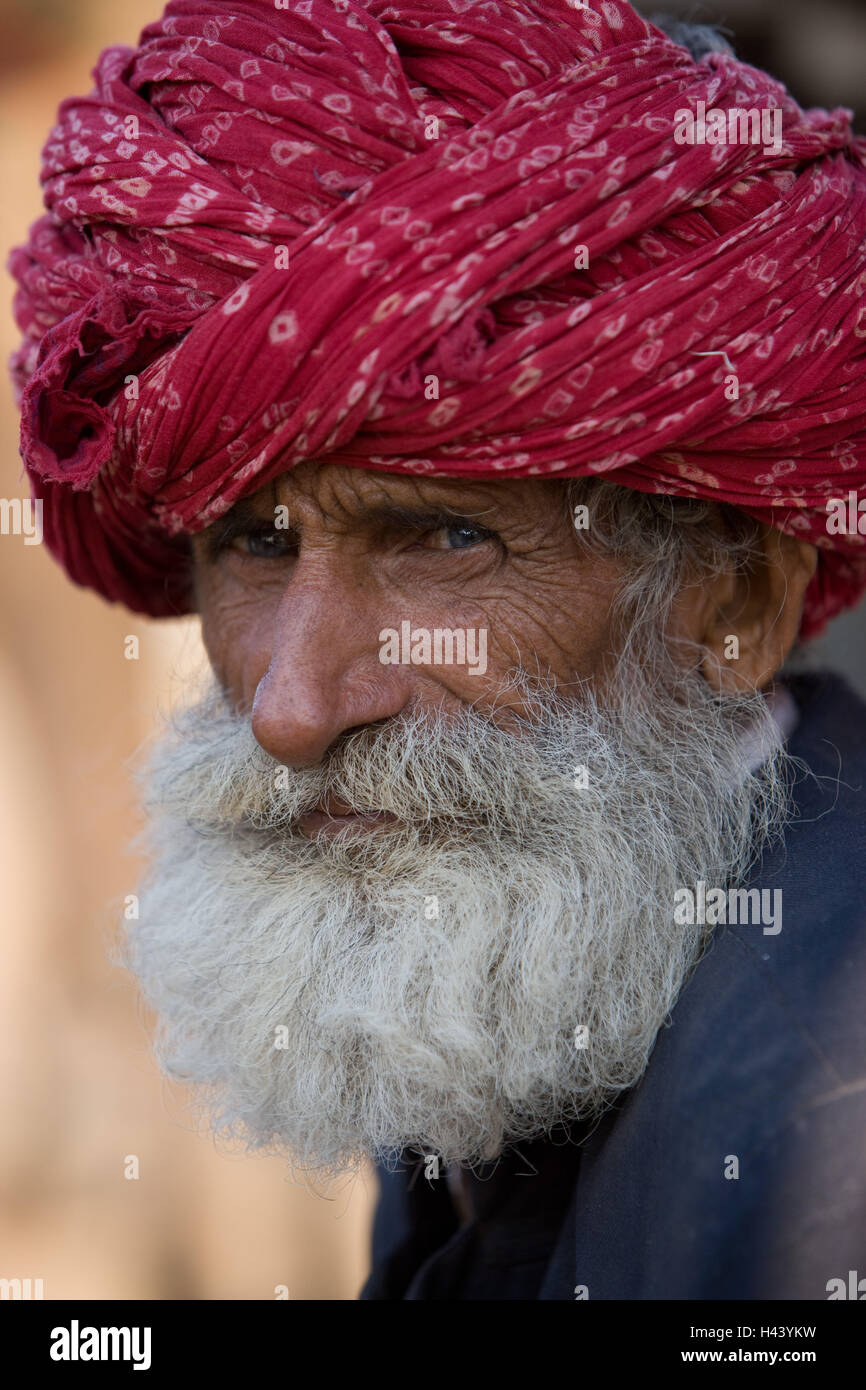 India, Rajasthan, Pushkar, pilgrim festival, man, beard, turban ...