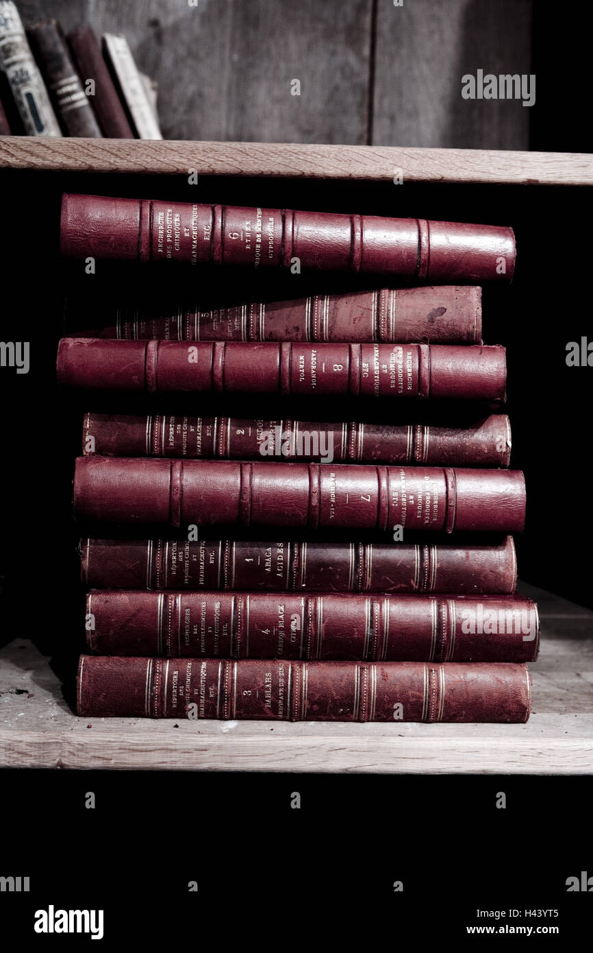 Books binding hi-res stock photography and images - Alamy