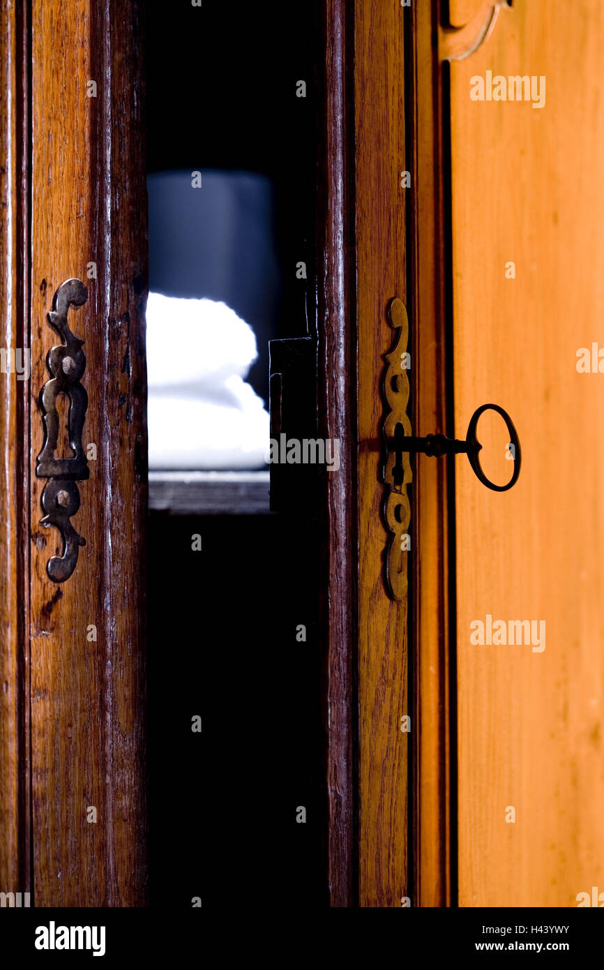 Opened linen cupboard hi-res stock photography and images - Alamy