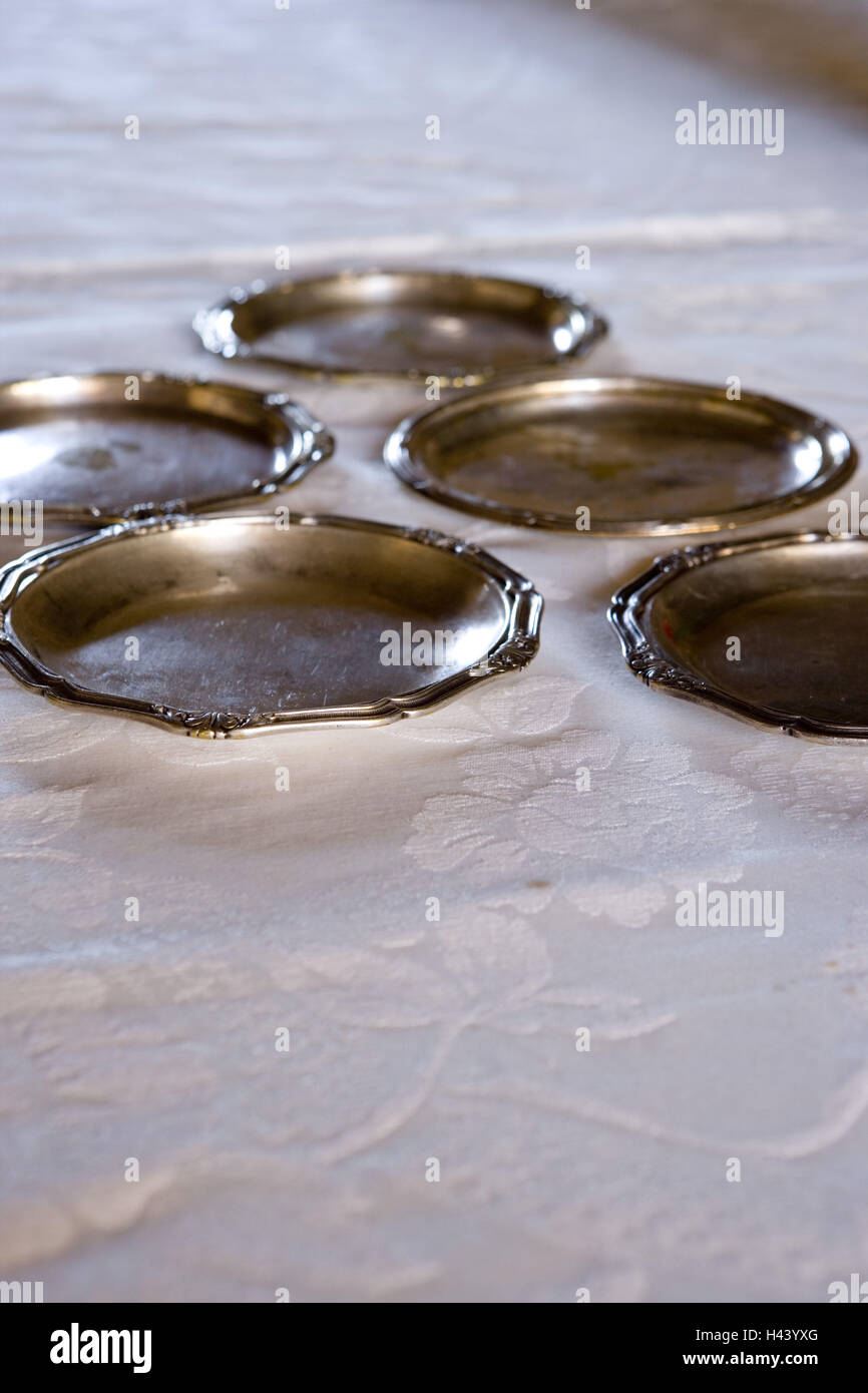 Silver food cover hi-res stock photography and images - Alamy