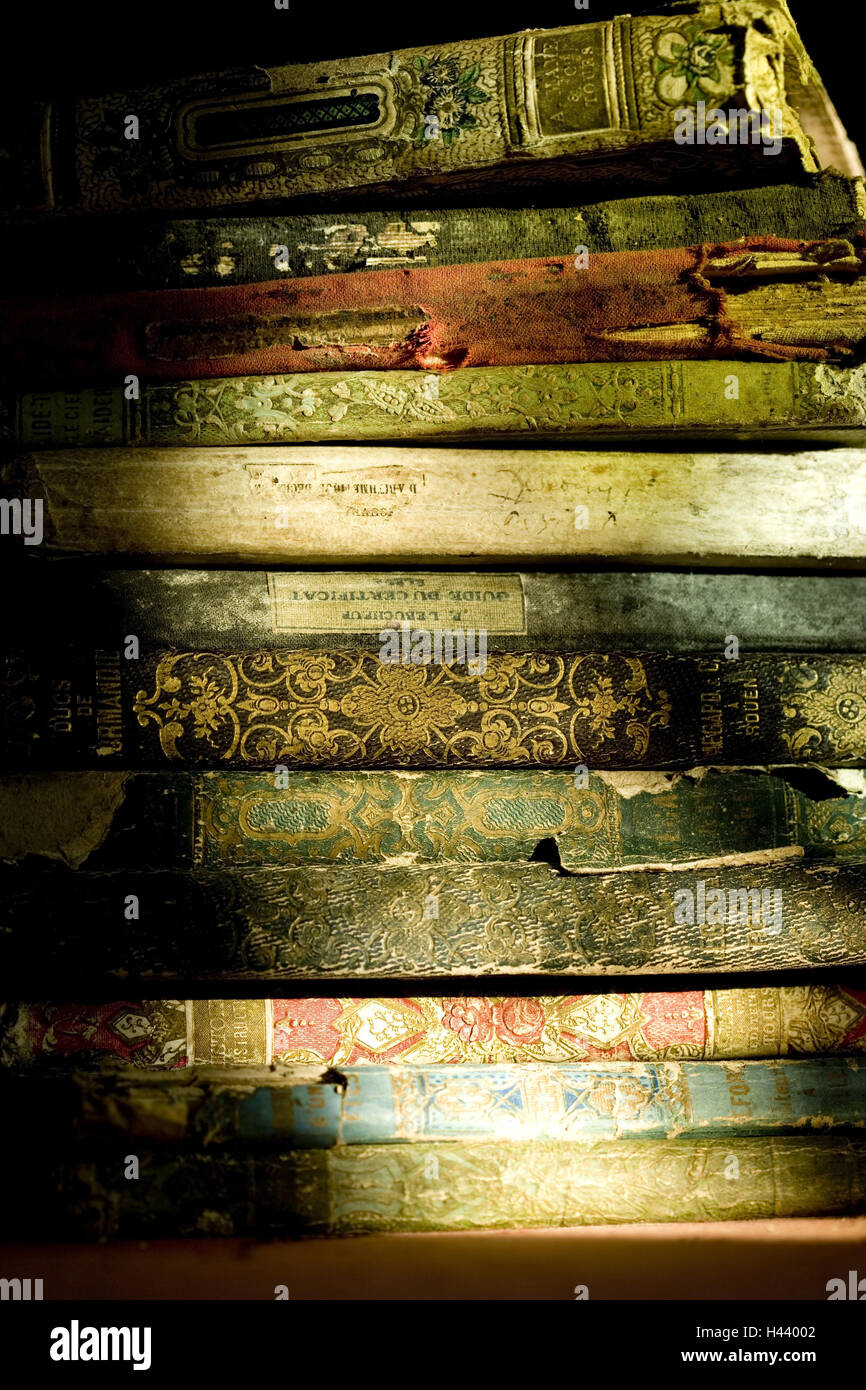 Bookshelf Broken High Resolution Stock Photography and Images - Alamy