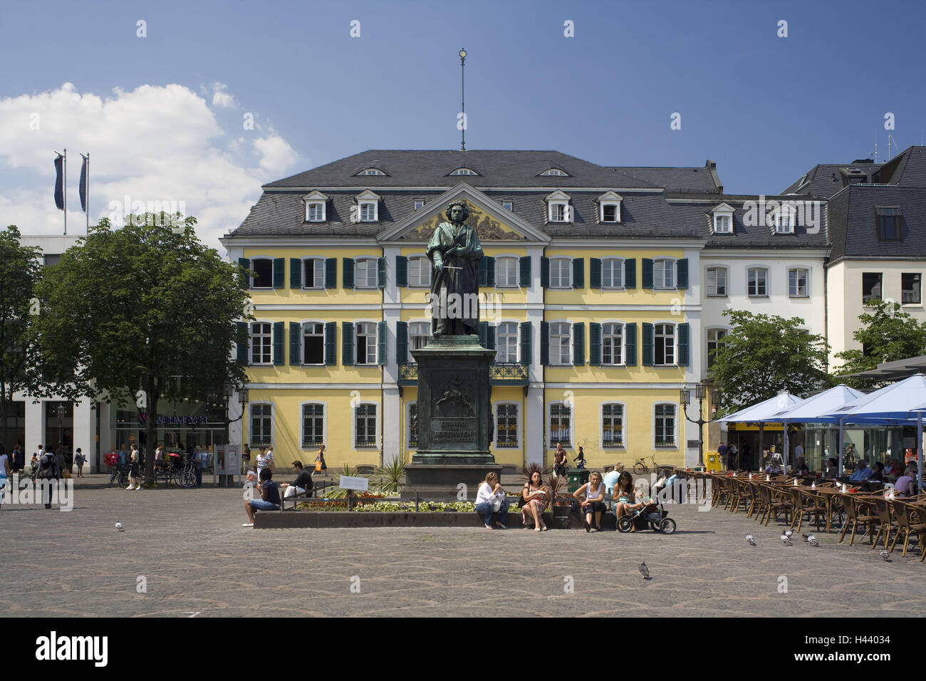 Germany, North Rhine-Westphalia, Bonn, Domplatze, Beethoven's monument ...