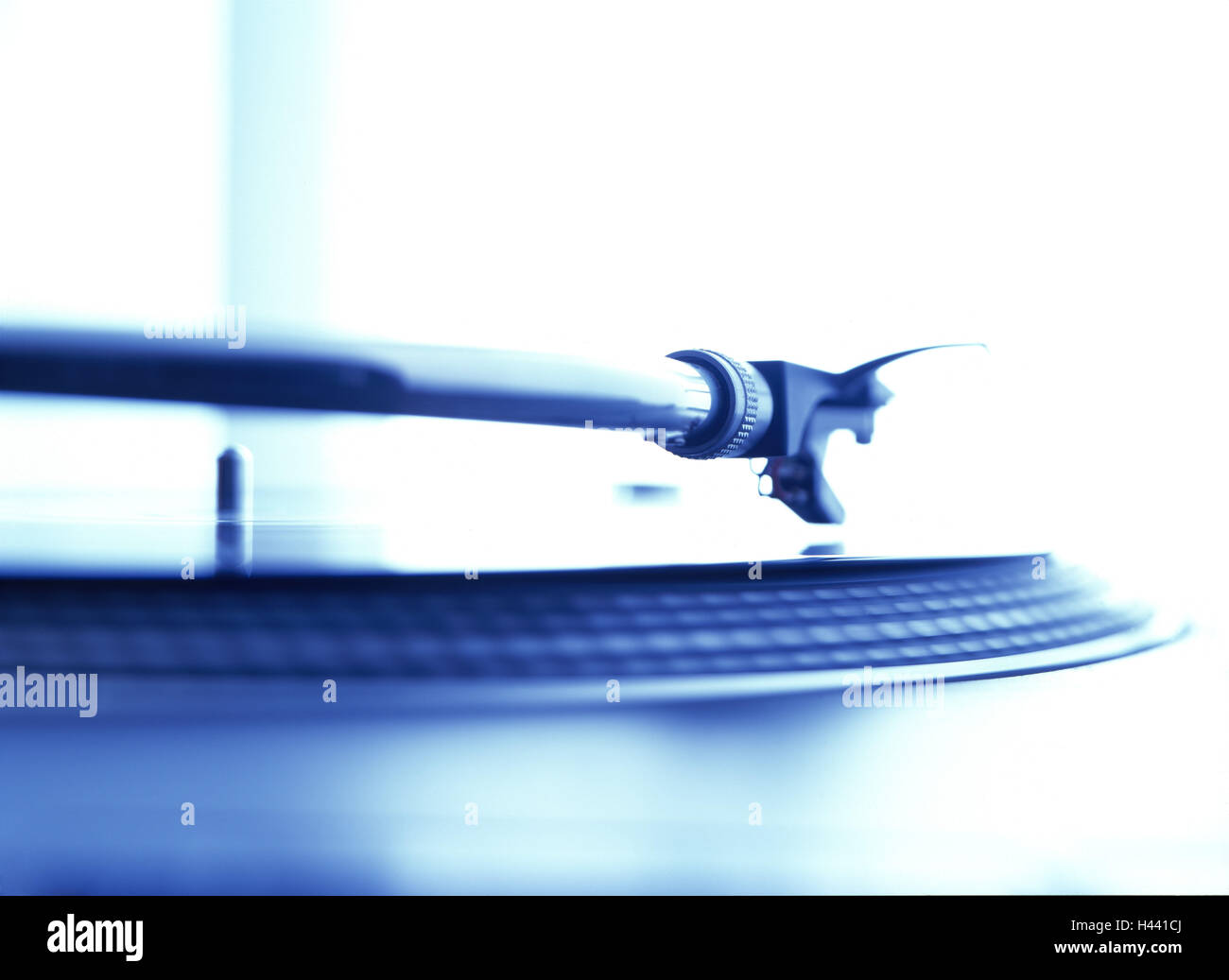 Record player, disk plate, pick-up arm, detail Stock Photo - Alamy