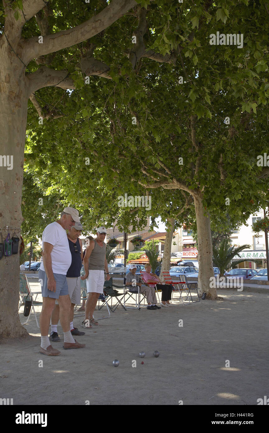 France, Cote d'Azur, Saint Aygulf, men, Sand, boules, no model release ...