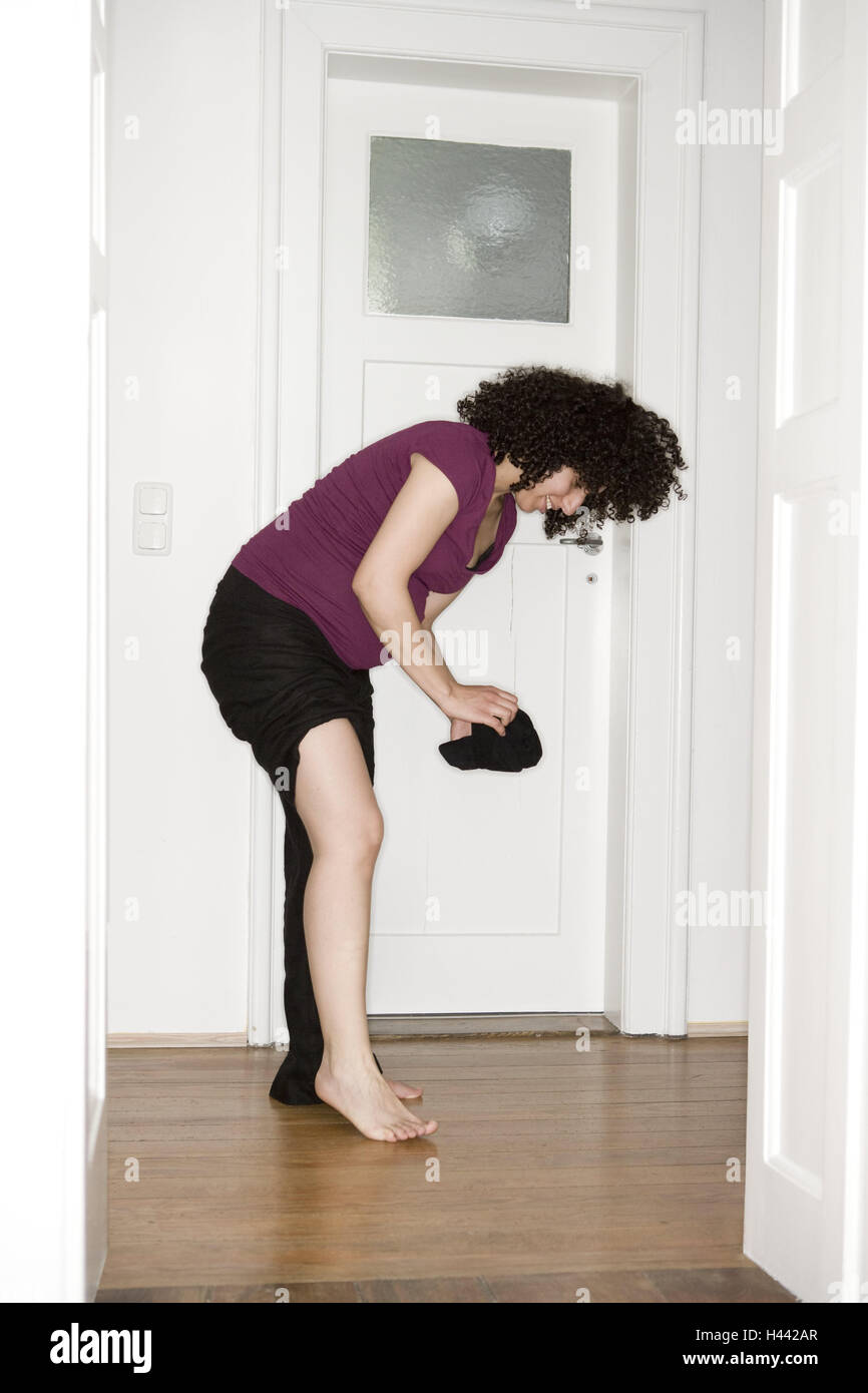 Woman, stand young, pregnant, socks, pull, side view, model released ...