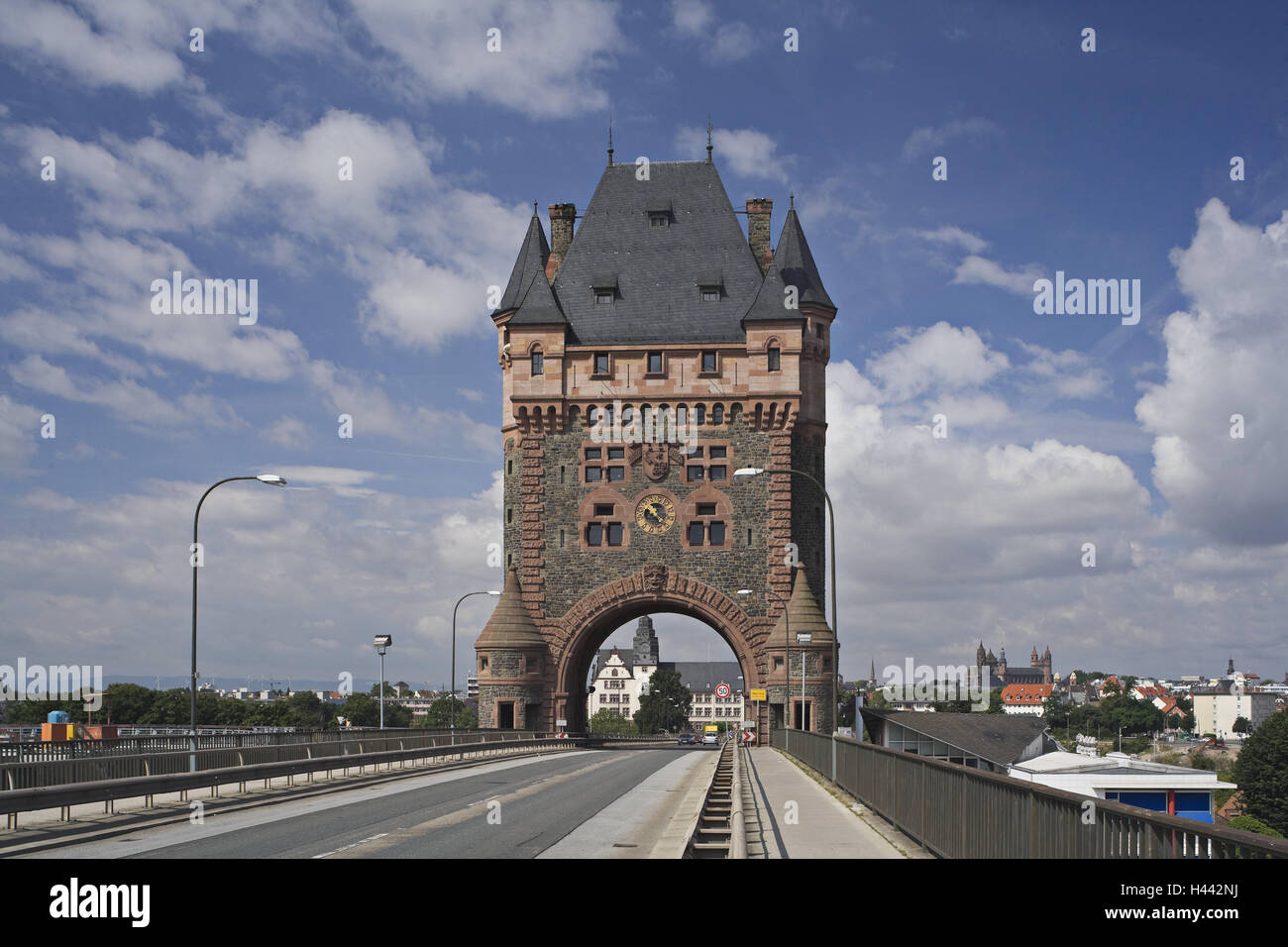 Germany, Rhineland-Palatinate, Worms, Nibelungenbrücke, town ...