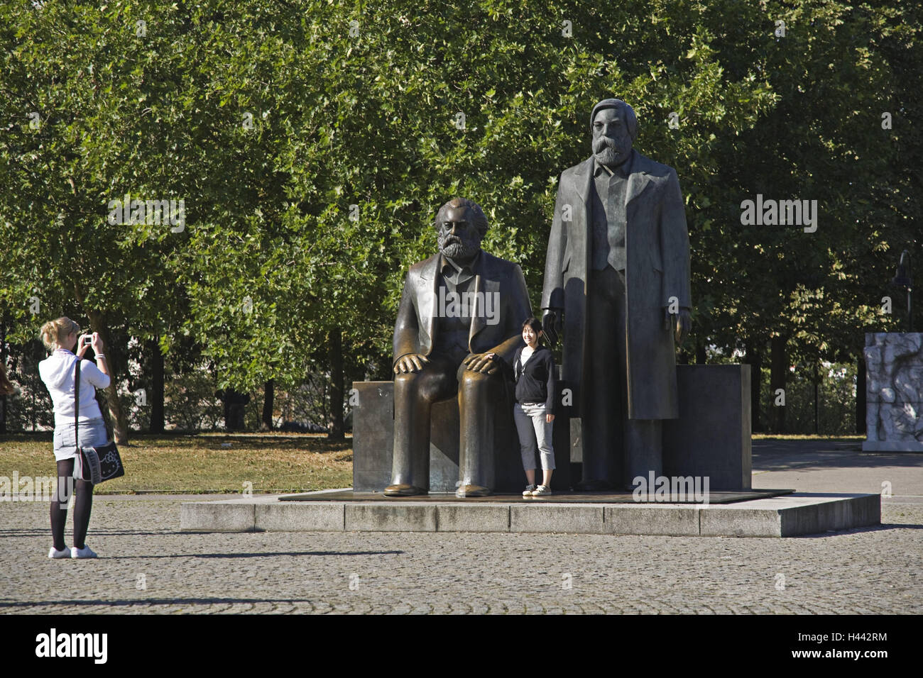 Germany, Berlin, Marx angel's monument, tourist, take of a photo, no ...