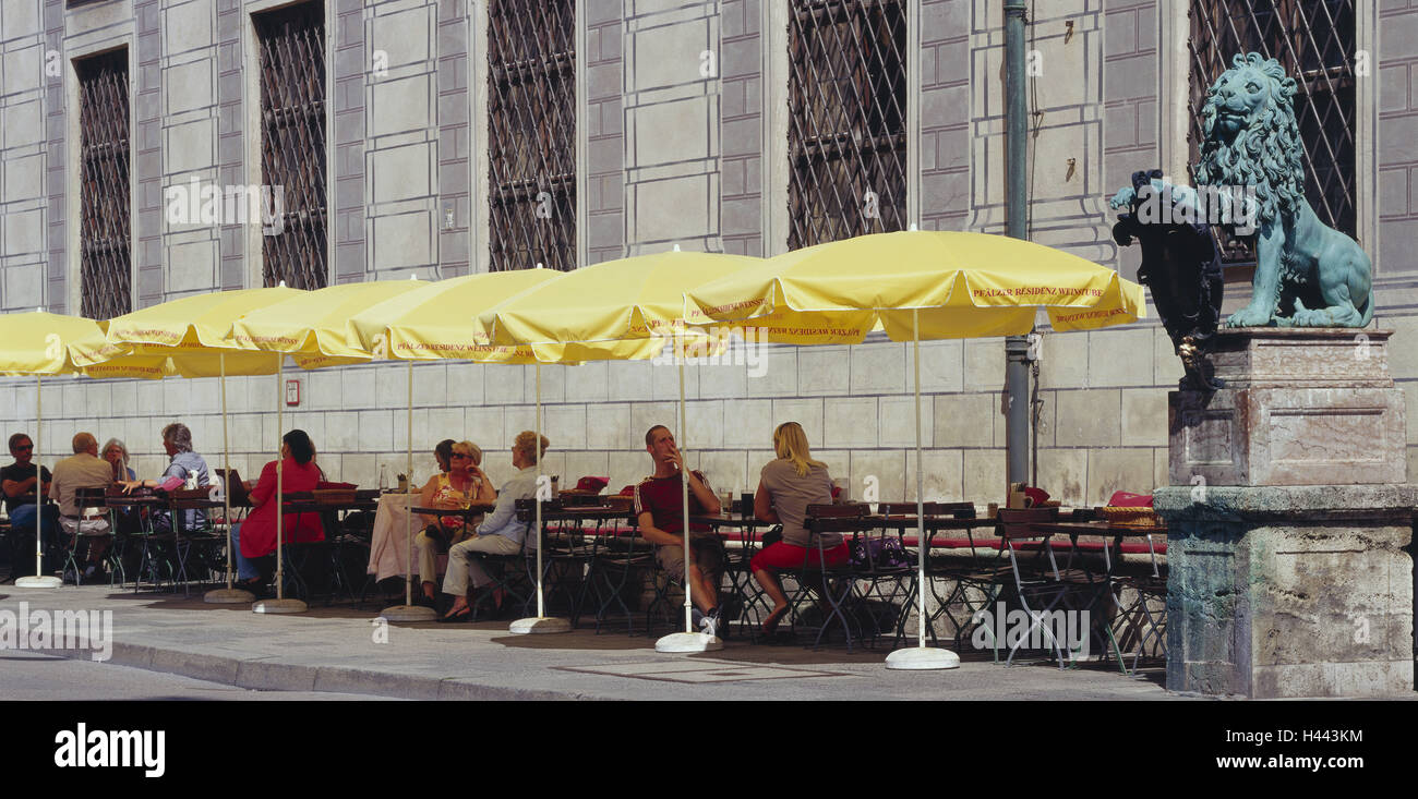 Germany, Bavaria, Munich, residence, wine tavern, guests, outside ...
