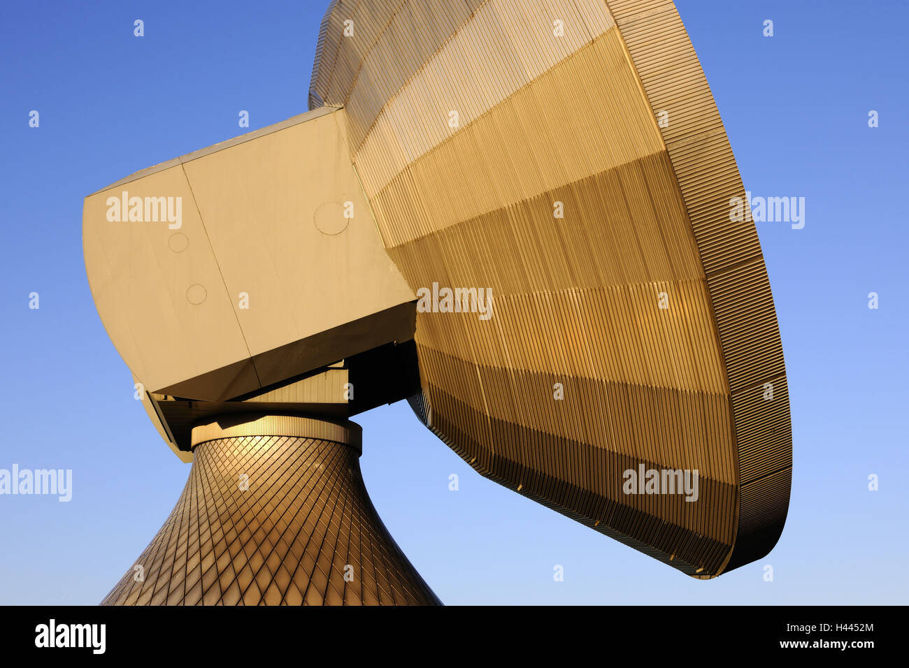 Parabolic antenna hi-res stock photography and images - Alamy
