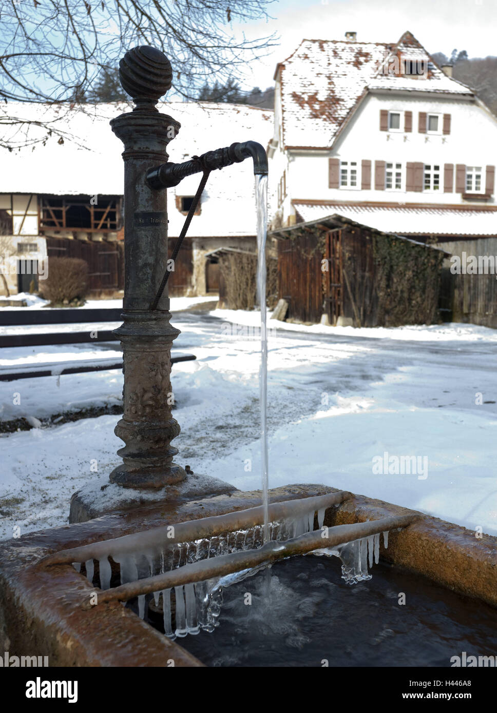 Ice trough hi-res stock photography and images - Alamy