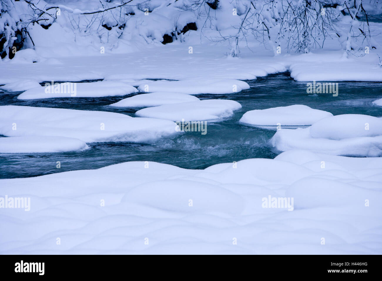 Iced over river hi-res stock photography and images - Alamy