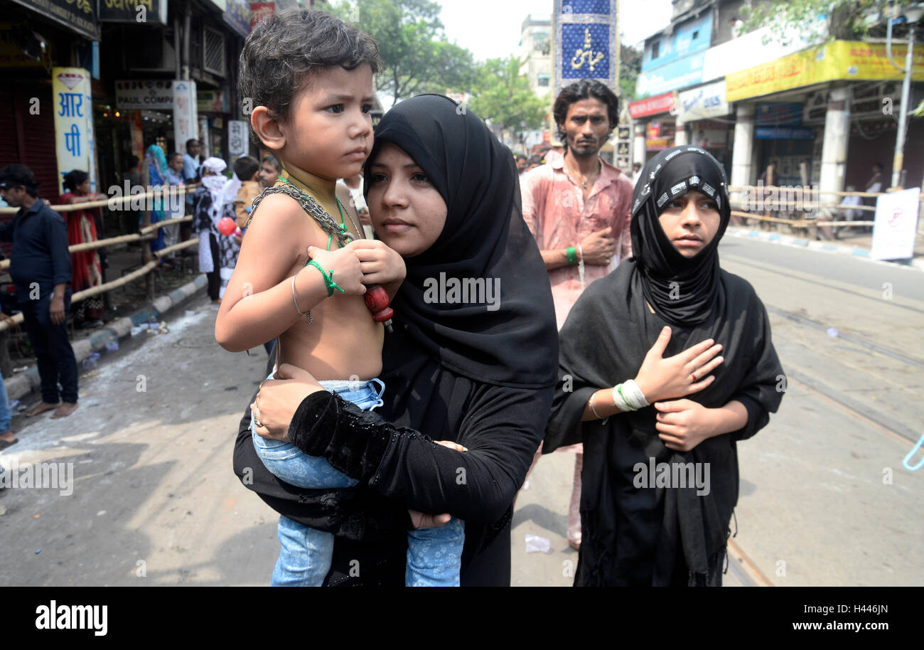 Kolkata, India. 12th Oct, 2016. Muslim women with her child in lap join ...