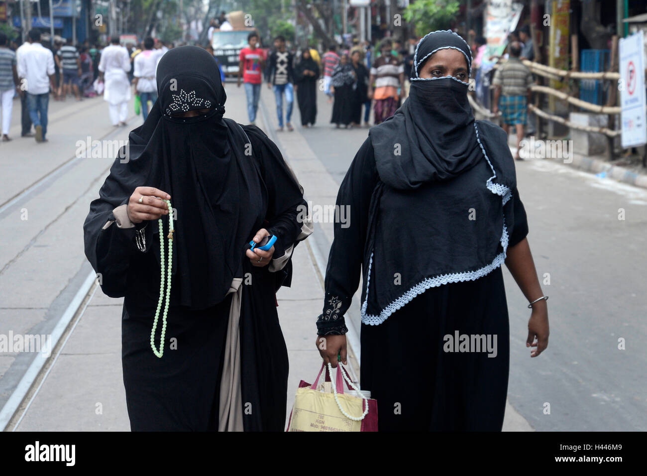 Kolkata, India. 12th Oct, 2016. Muslim women mourn during the tajia ...