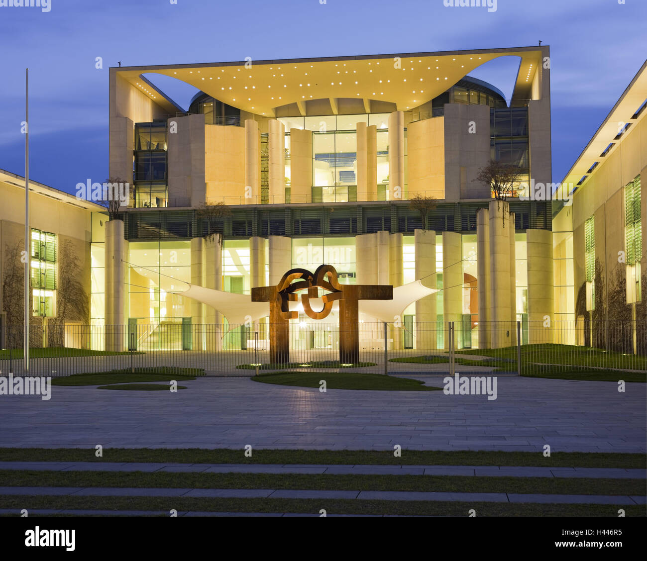 Office of the federal chancellor in berlin hi-res stock photography and ...