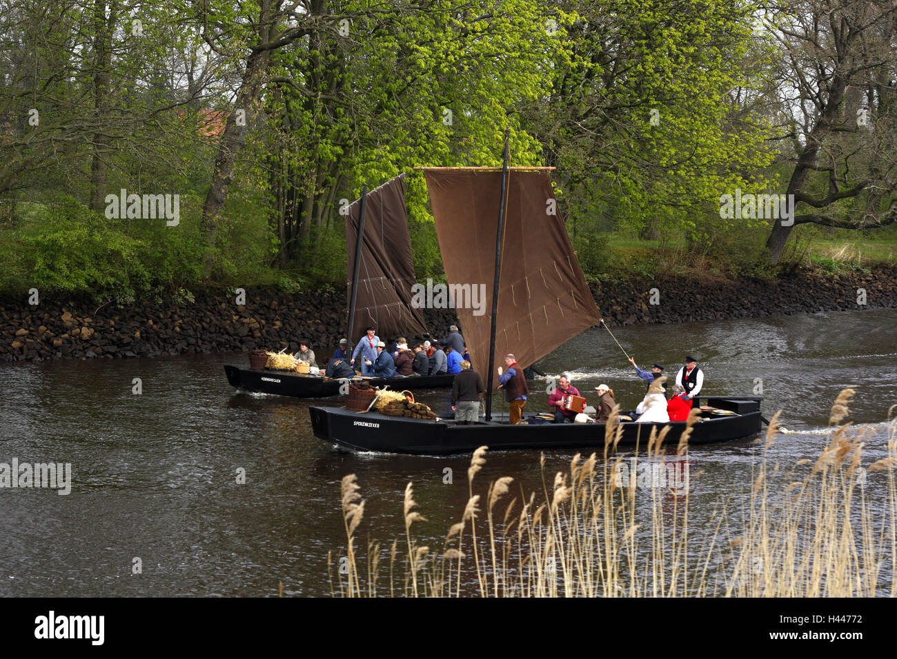 Peat small boats hi-res stock photography and images - Alamy