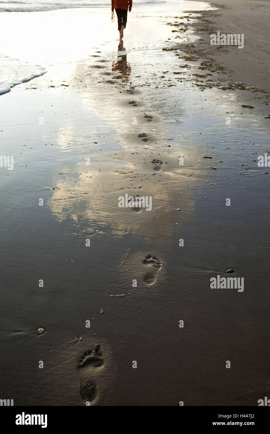 Person, beach, go, Sand, tracks Stock Photo - Alamy