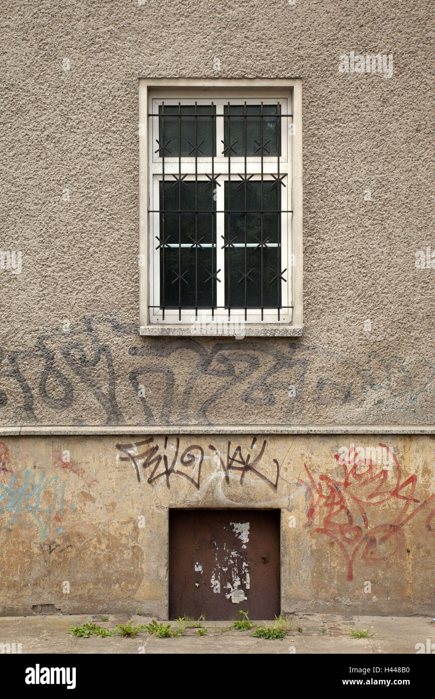 House facade, window, graffiti Stock Photo - Alamy