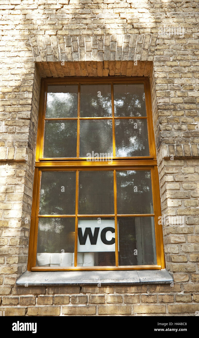 Brick outside toilet hi-res stock photography and images - Alamy