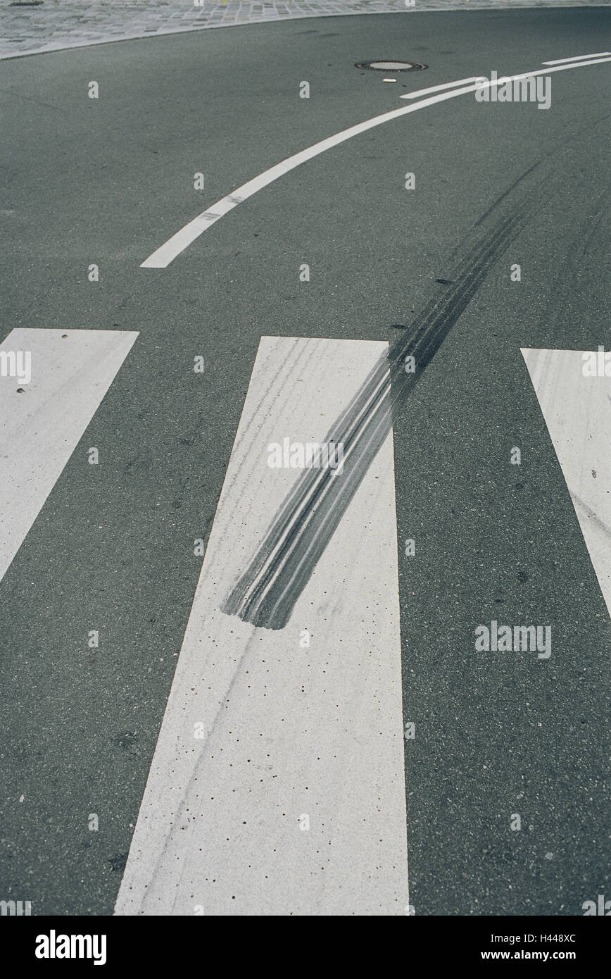 Skid mark hi-res stock photography and images - Alamy