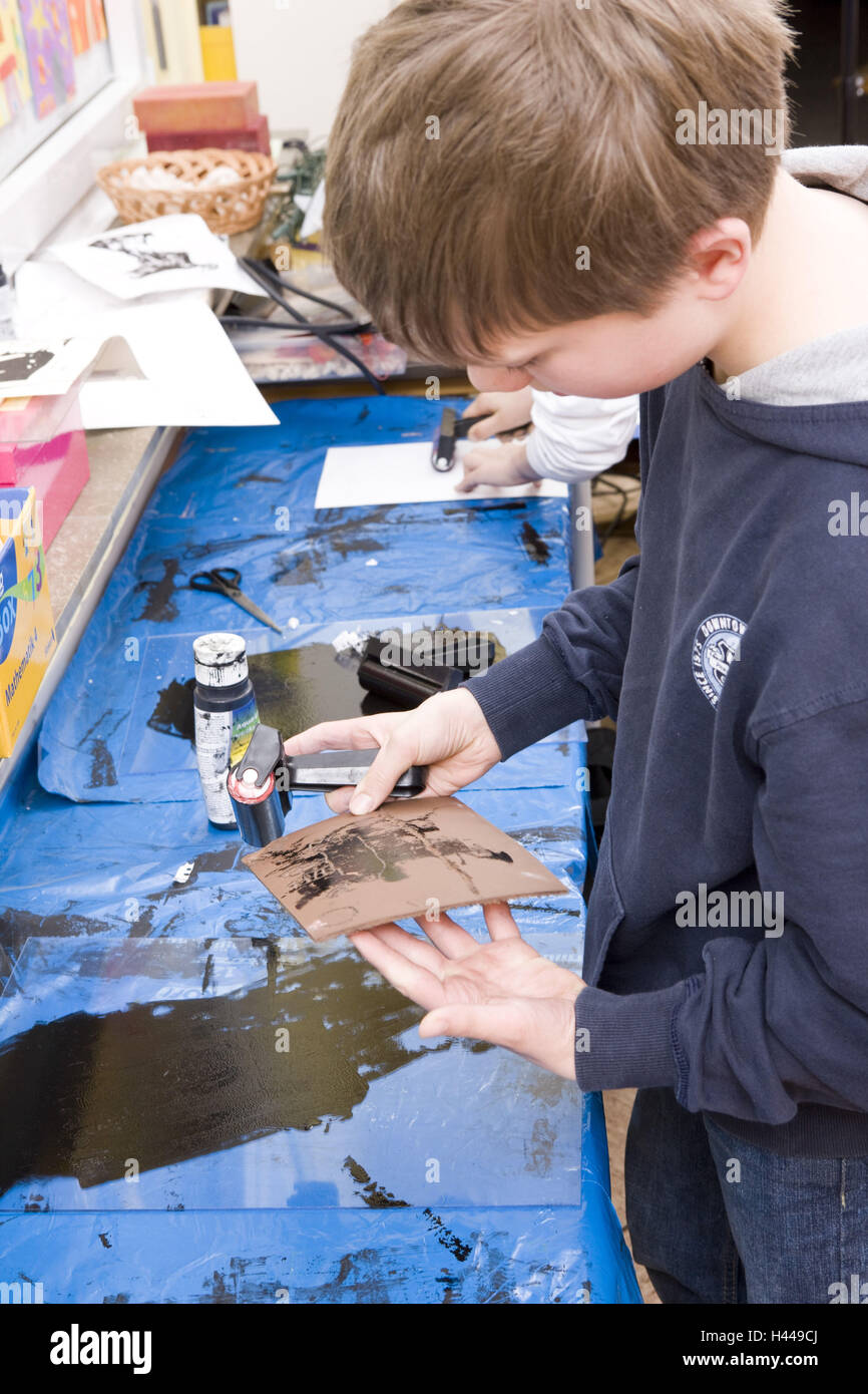Classroom, art lessons, boy, linocut, concentration Stock Photo - Alamy
