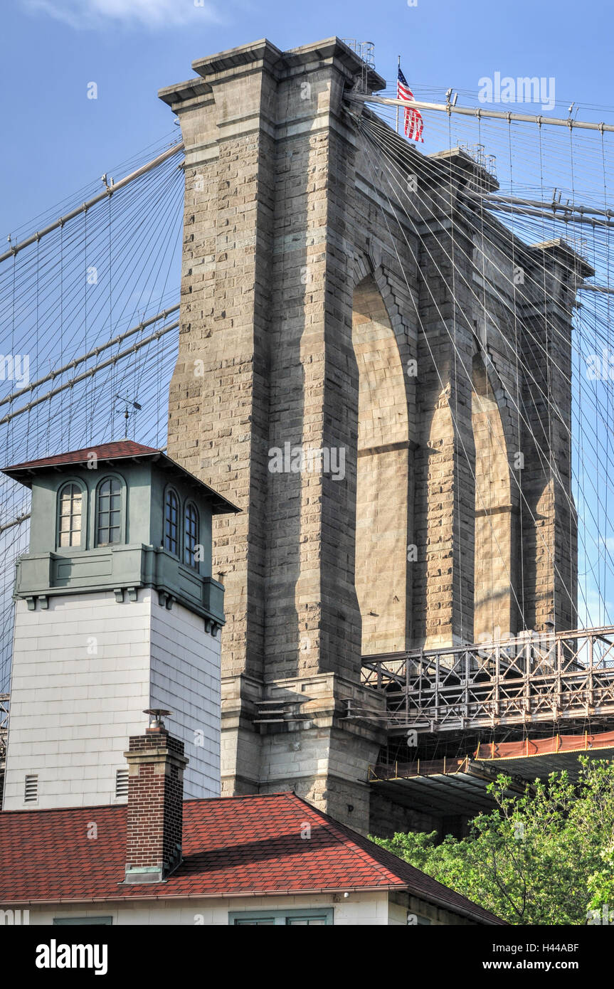 Gothic arches and tower of the Brooklyn Bridge Stock Photo - Alamy