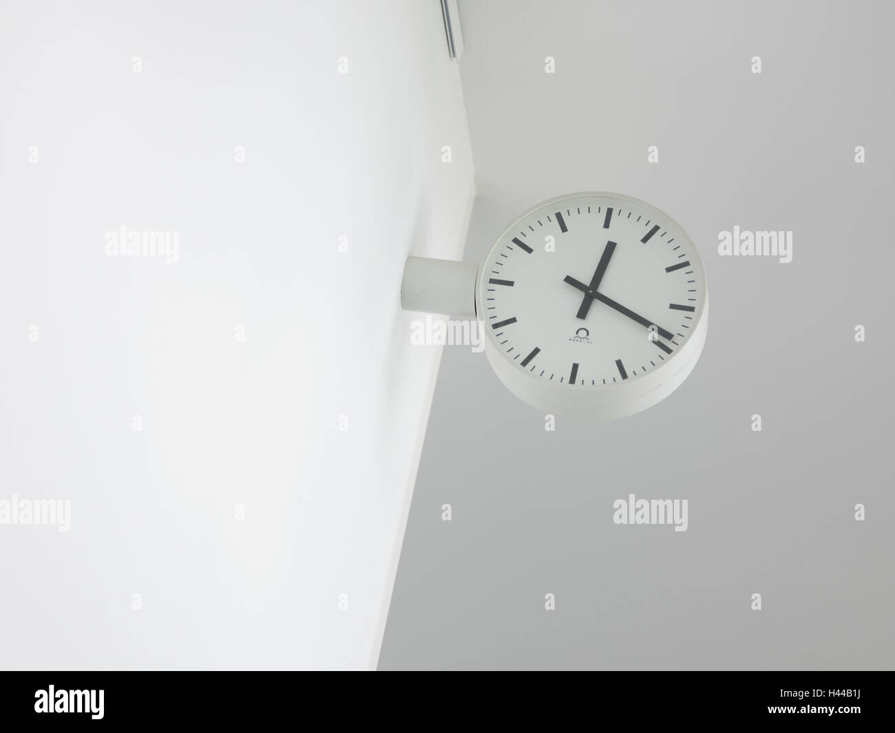 Hospital clock, clinic clock, clinic Stock Photo - Alamy