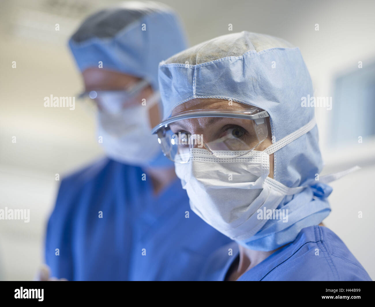 Surgeon,surgery nurse, operation, operation room Stock Photo - Alamy