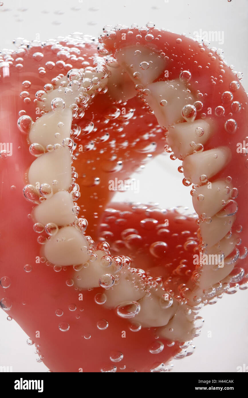 Bite prosthesis, water glass, detail Stock Photo - Alamy