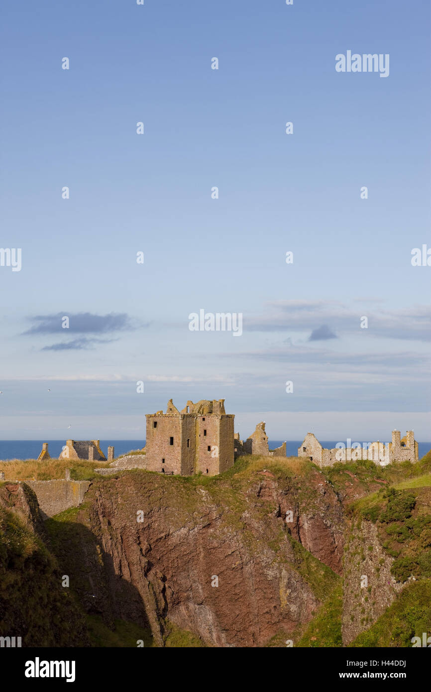 Dunottar castle hi-res stock photography and images - Alamy