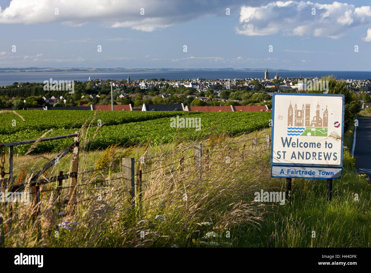 Great Britain, Scotland, Fife, St. Andrews, entrance to the town sign ...
