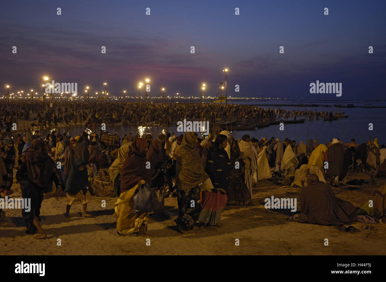 Kumbh mela crowds hi-res stock photography and images - Alamy