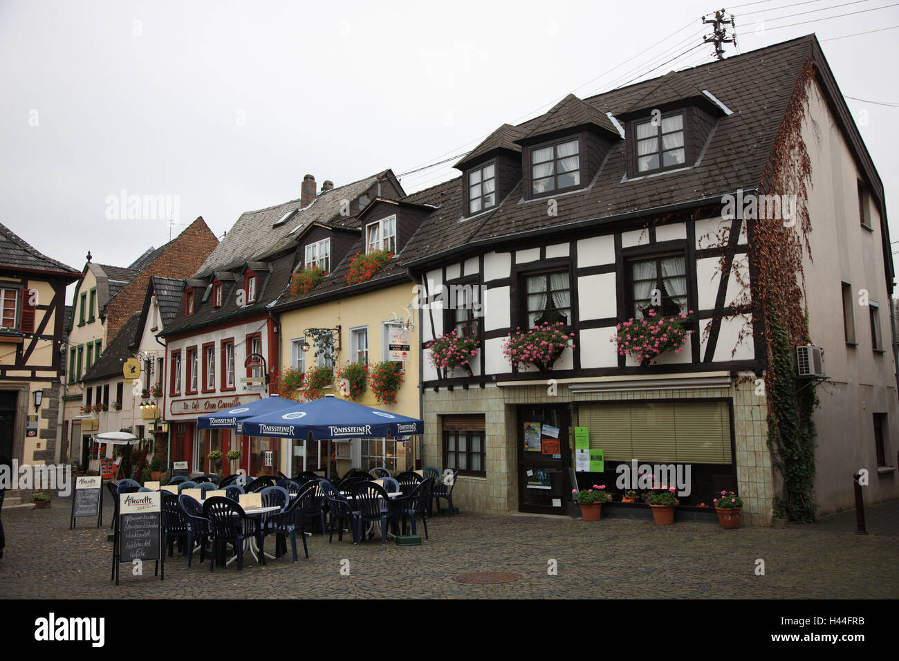 Unkel hi-res stock photography and images - Alamy