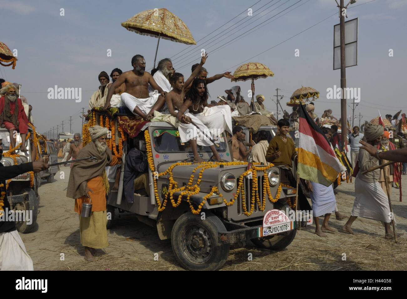 Car puja india hi-res stock photography and images - Alamy
