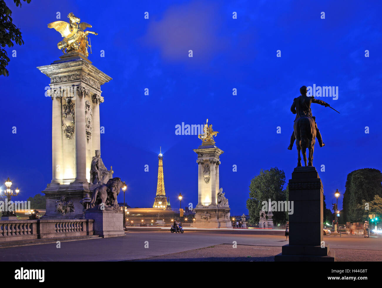 France, Paris, Pont Alexandre III, dusk, capital, bridge, arched bridge ...