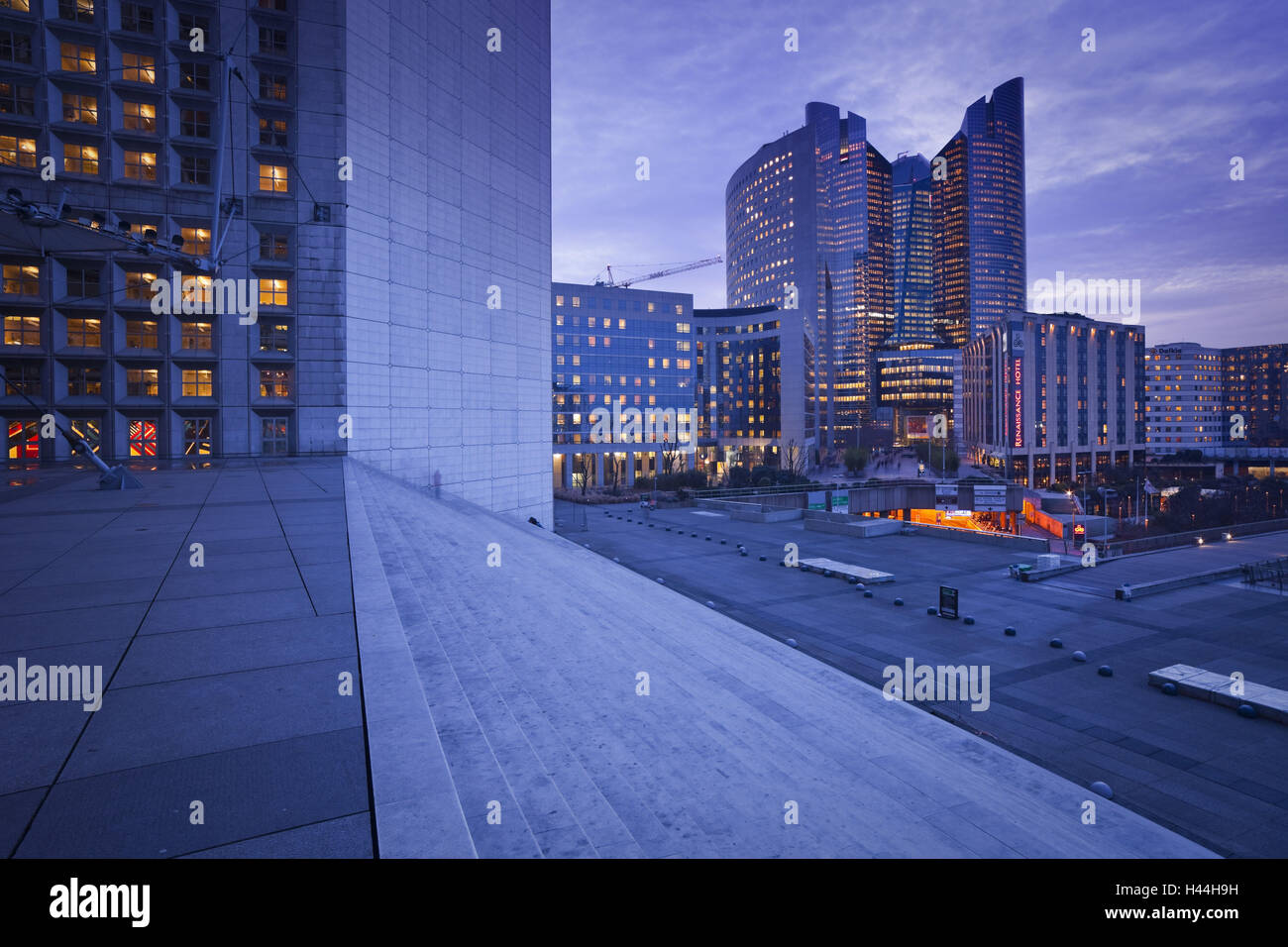 Paris office blocks hi-res stock photography and images - Alamy