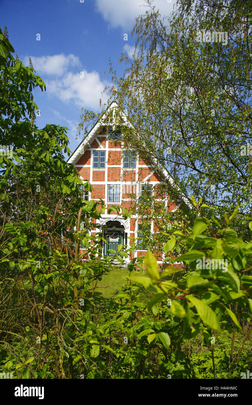 Old country farmhouse in Grünendeich Stock Photo - Alamy