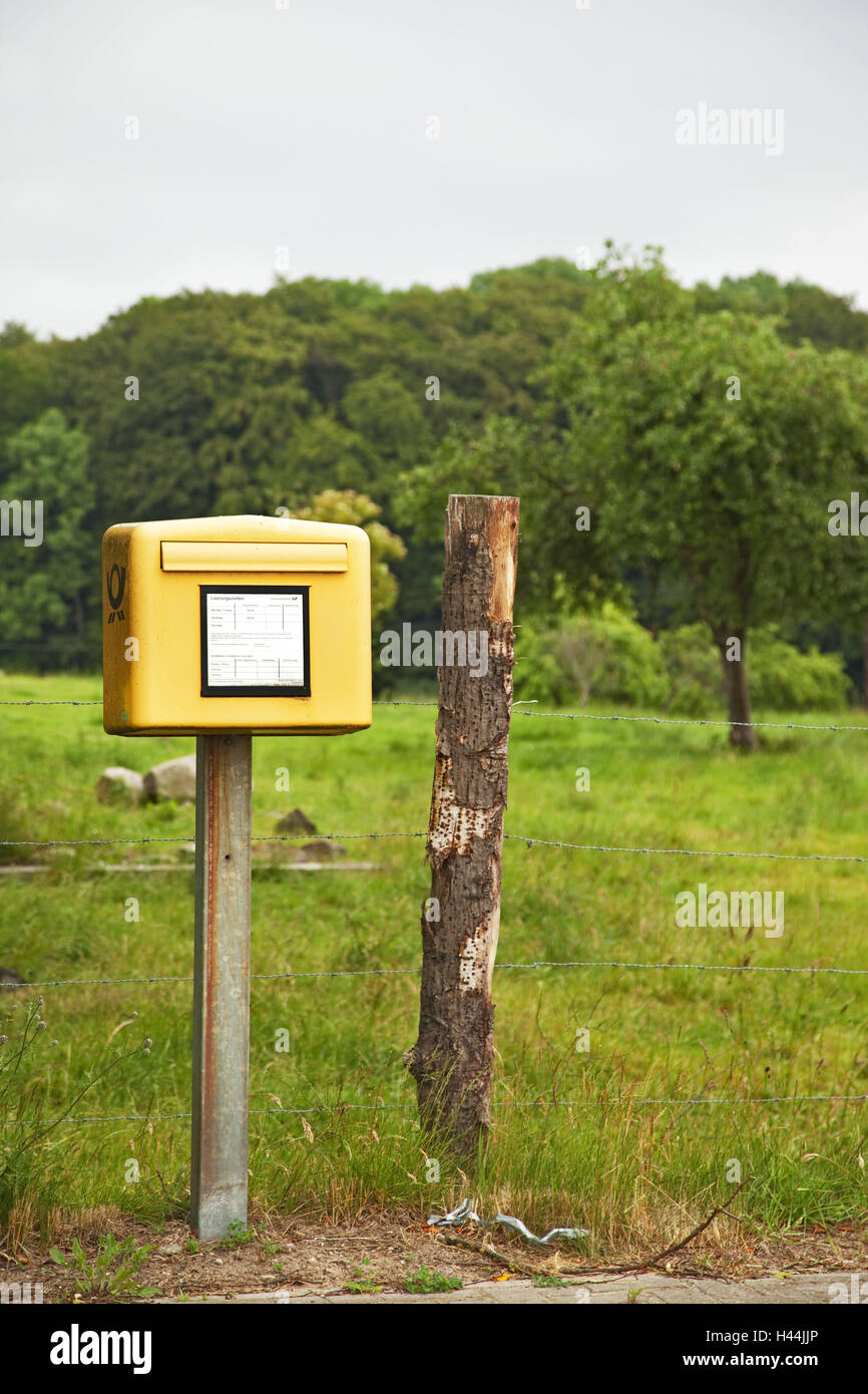 Roadside Mailbox Stock Photos & Roadside Mailbox Stock Images - Alamy