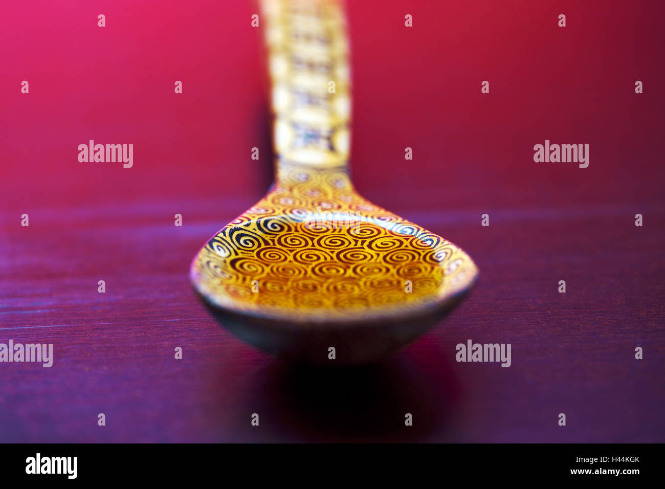 Spoon, oil, close-up Stock Photo - Alamy
