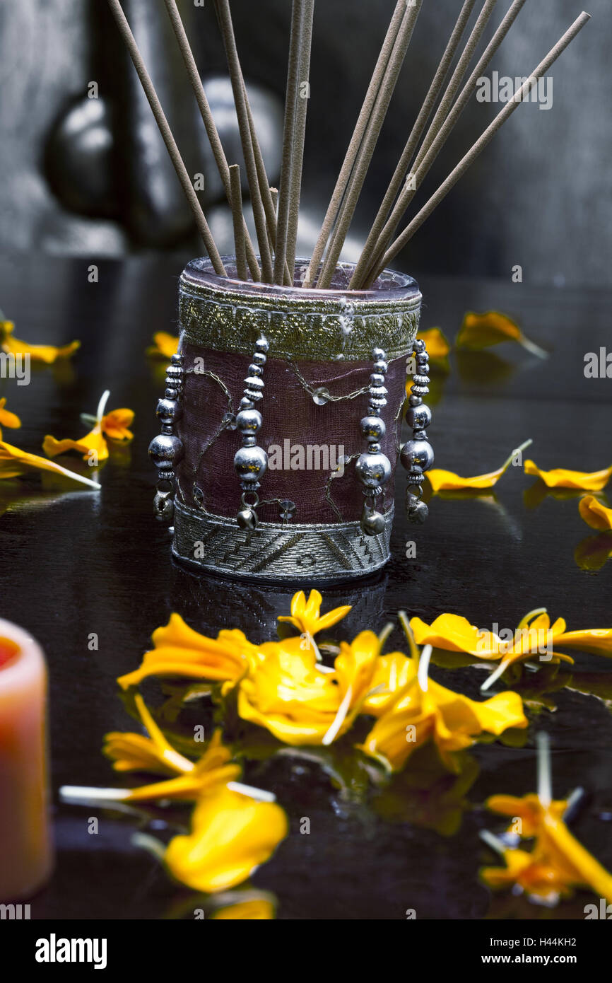 Joss sticks hi-res stock photography and images - Alamy