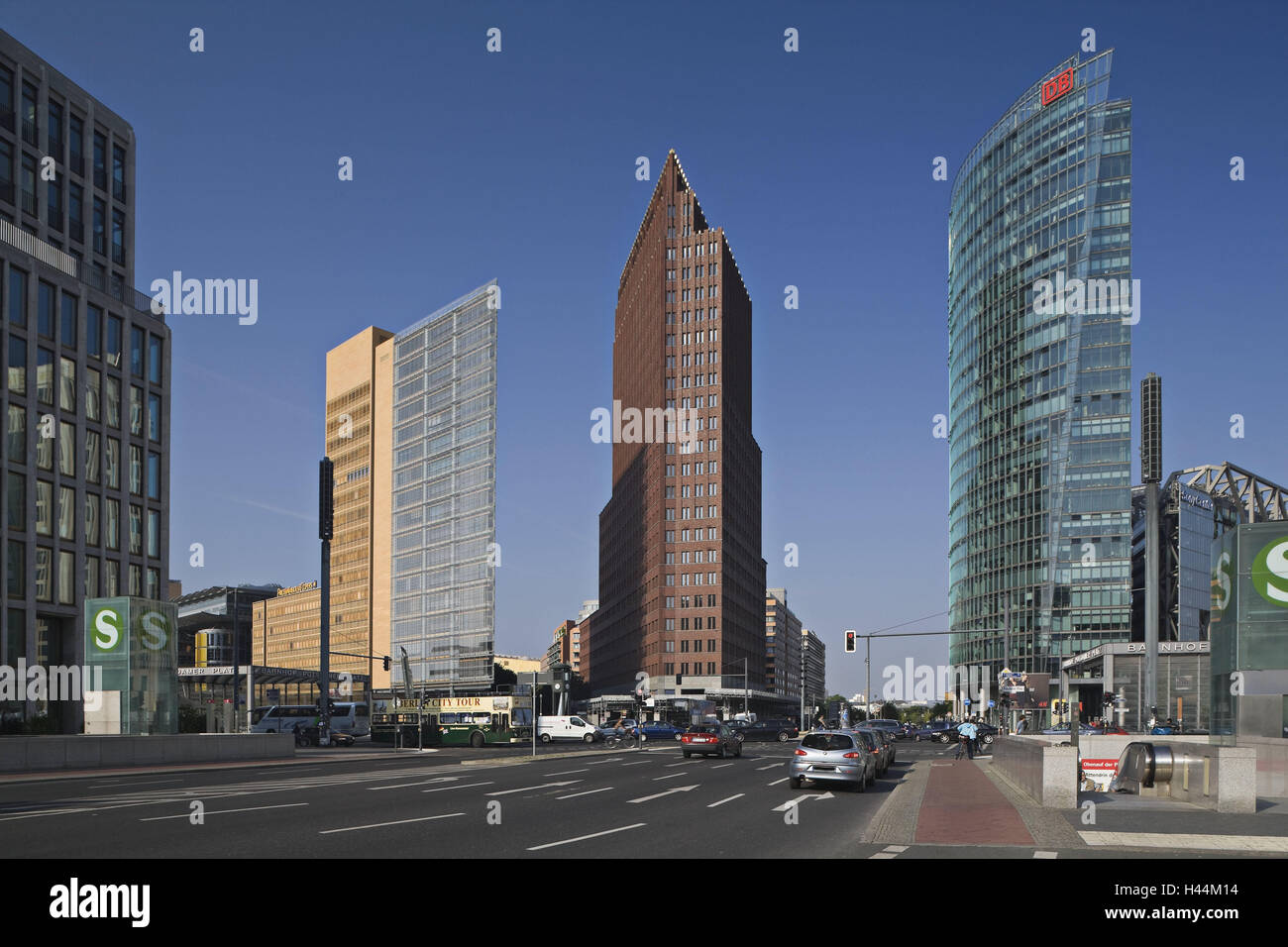 Germany, Berlin, Potsdam space, high rises, street, traffic, town, city ...