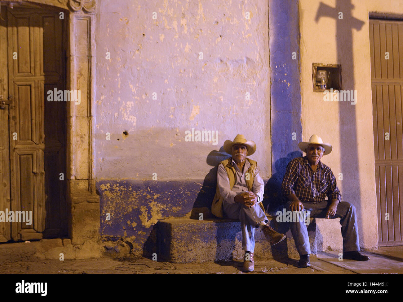 "Evening street Scene" Mexico Stock Photo - Alamy