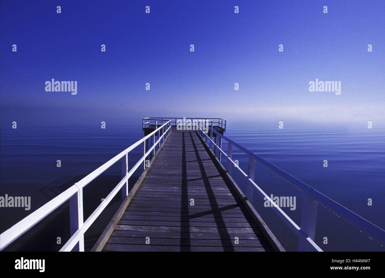 Sea, bridge, view, horizon Stock Photo - Alamy